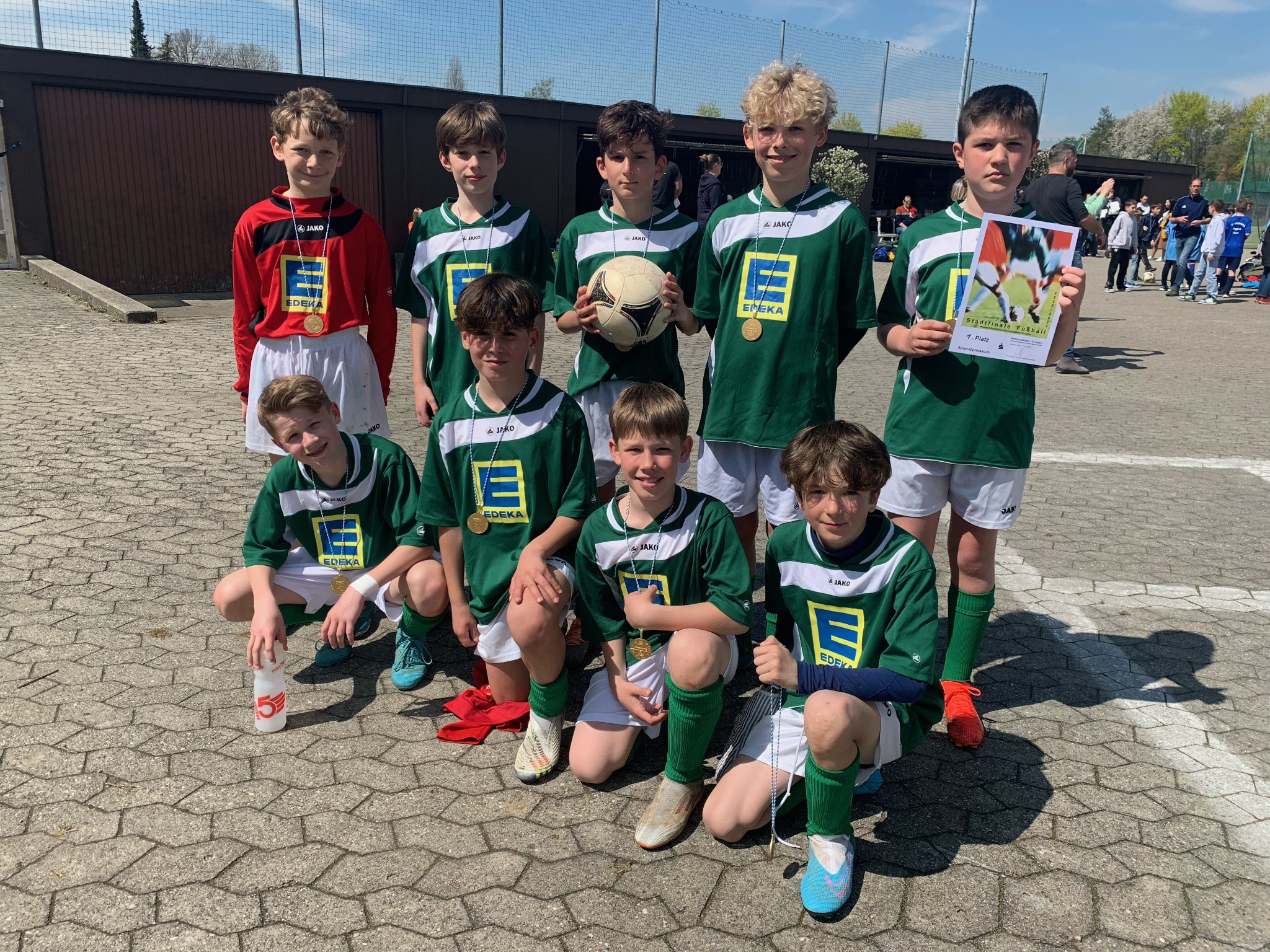 APIAN Gymnasium - Jüngste Apian-Fußballer gewinnen Stadtmeisterschaft ...