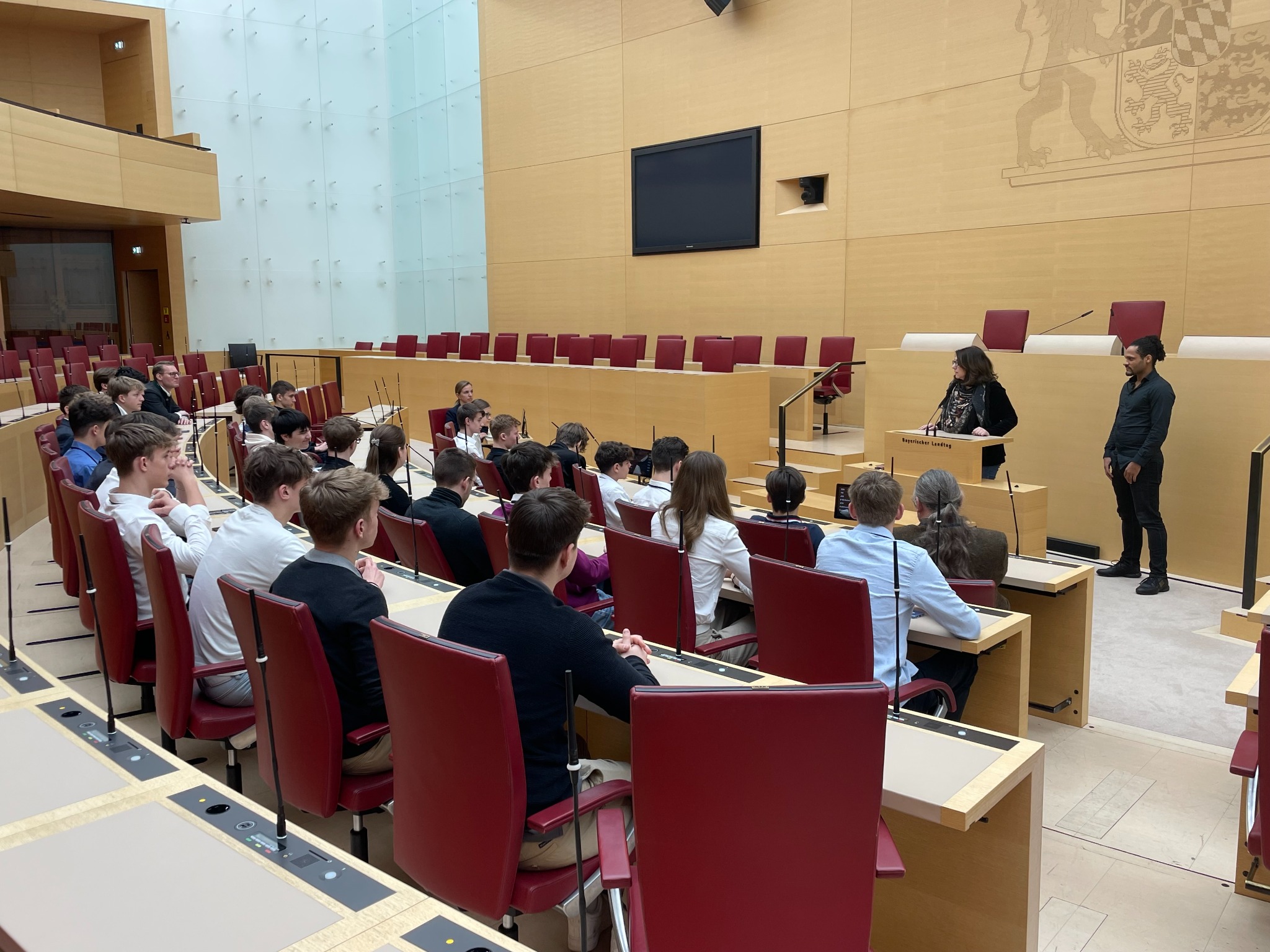 APIAN Gymnasium - Politische Bildung hautnah: Landtagsbesuch in München ...