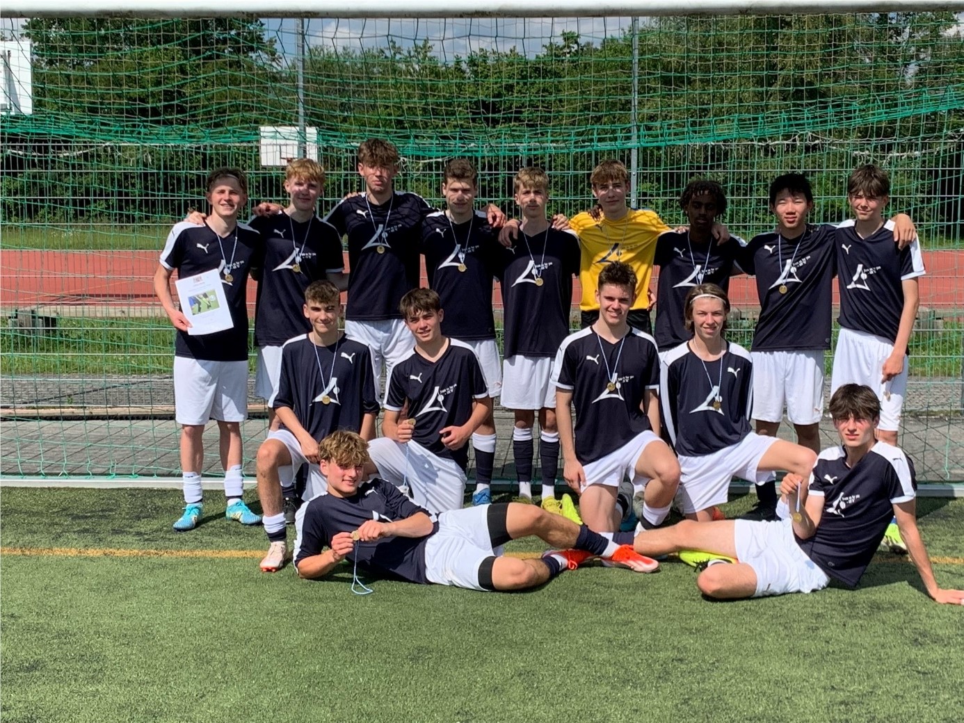 APIAN Gymnasium - Das Apian gewinnt das Bezirksfinale 2024 im Fußball ...